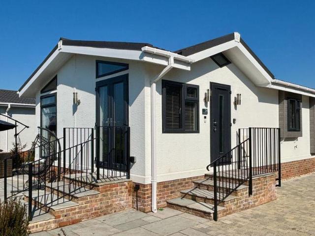2 bedroom park home for sale