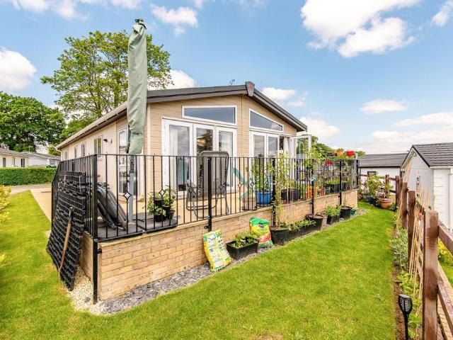 2 bedroom park home for sale