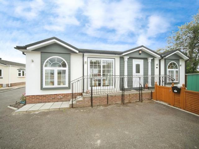 2 bedroom park home for sale