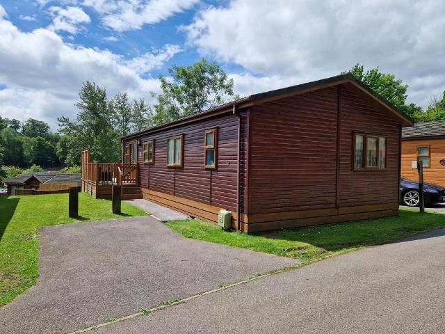 2 bedroom lodge for sale