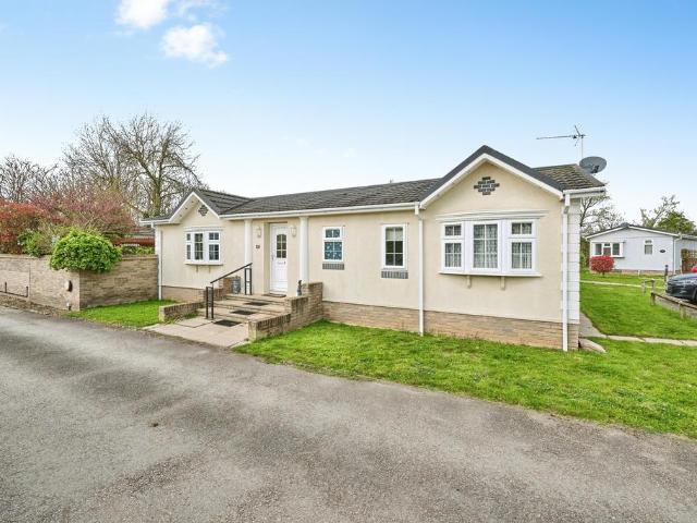 2 bedroom park home for sale