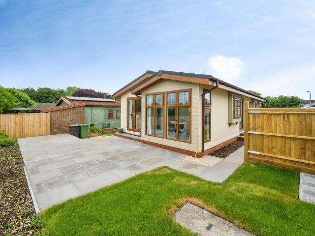 2 bedroom park home for sale