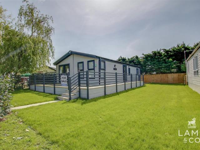 2 bedroom park home for sale