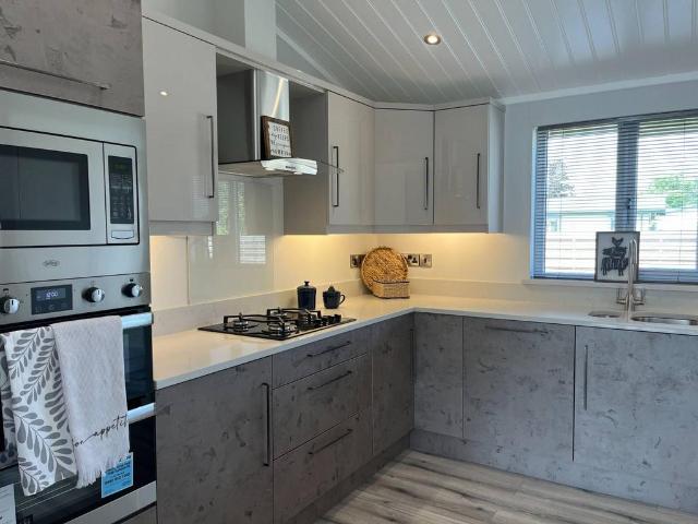 2 bedroom park home for sale