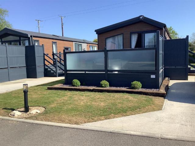 2 bedroom park home for sale
