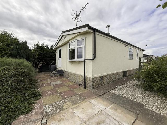 2 bedroom park home for sale