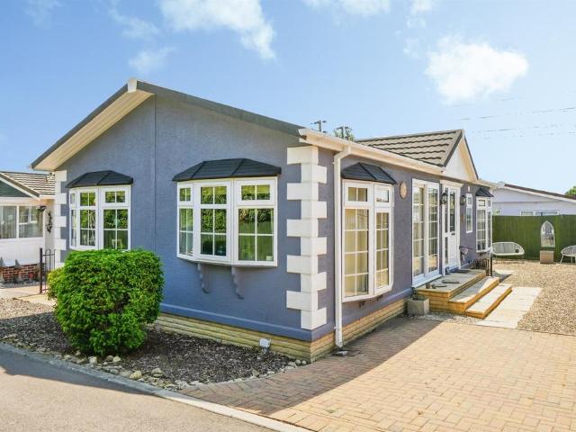 2 bedroom park home for sale
