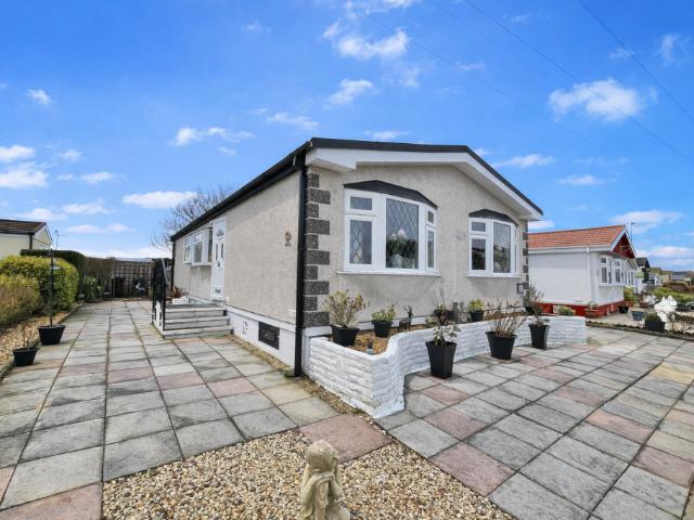 2 bedroom park home for sale