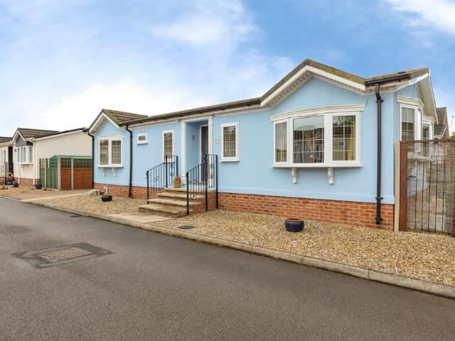 2 bedroom park home for sale