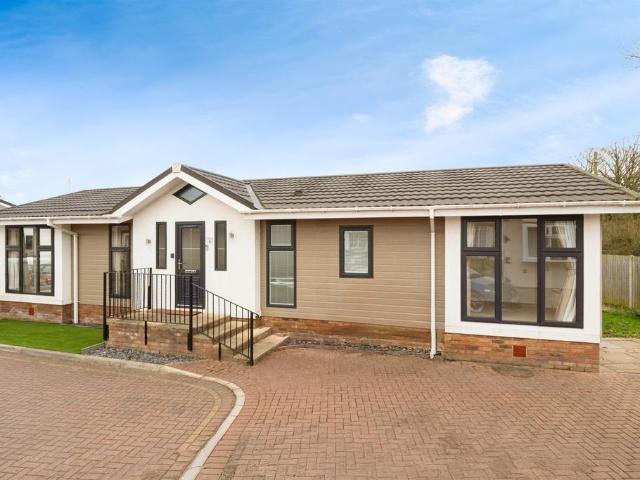 2 bedroom park home for sale