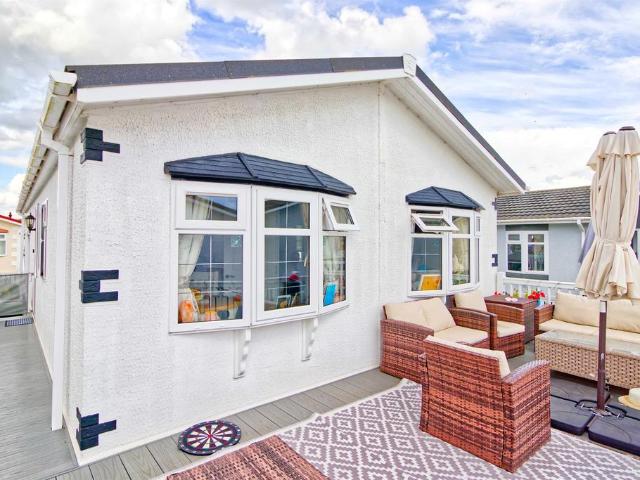 2 bedroom park home for sale