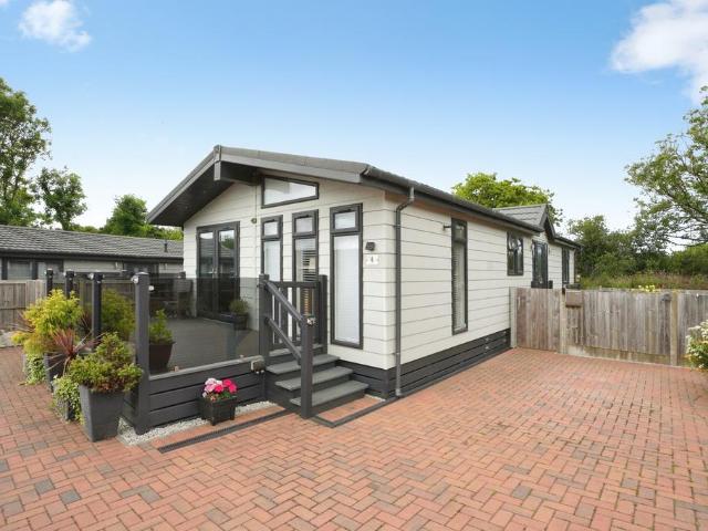 2 bedroom park home for sale