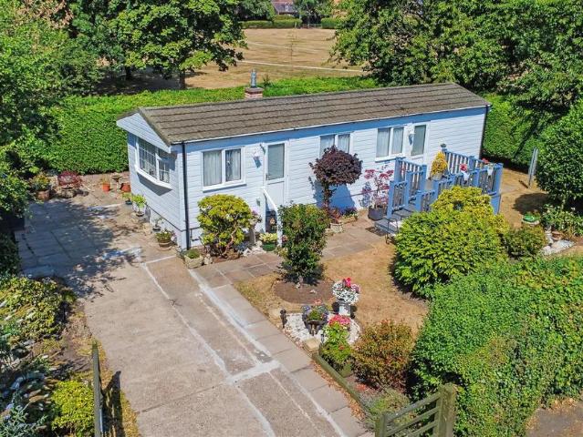 2 bedroom park home for sale