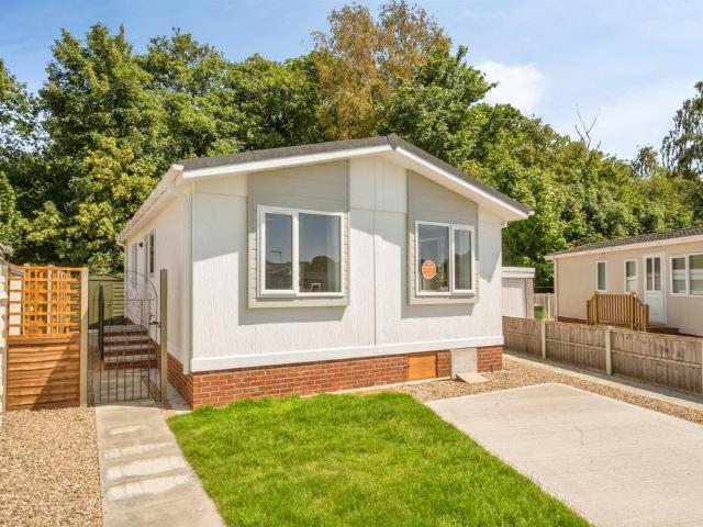 2 bedroom park home for sale