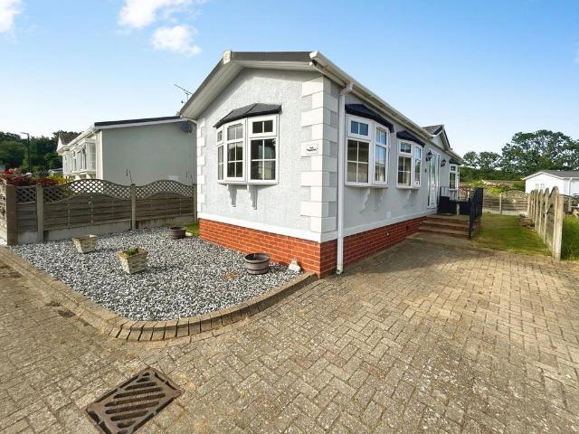 2 bedroom park home for sale