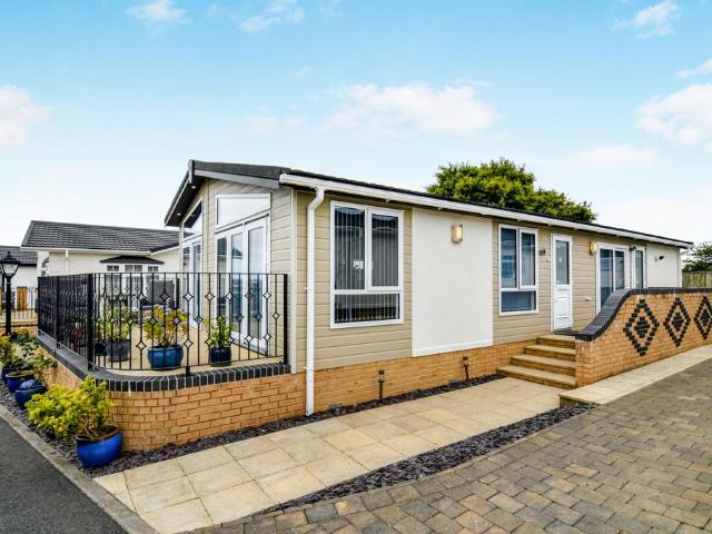 2 bedroom park home for sale
