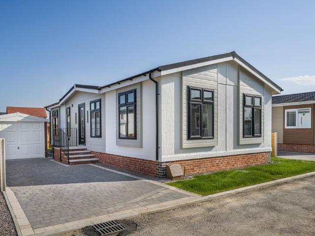 2 bedroom park home for sale