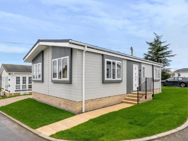 2 bedroom park home for sale