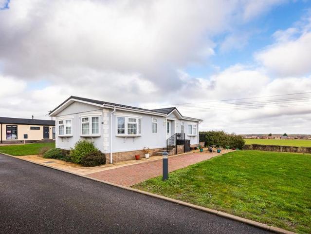 2 bedroom park home for sale