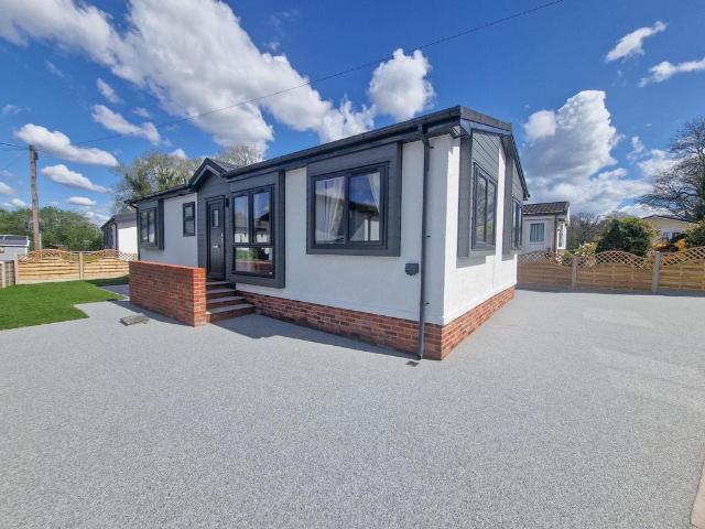 2 bedroom park home for sale