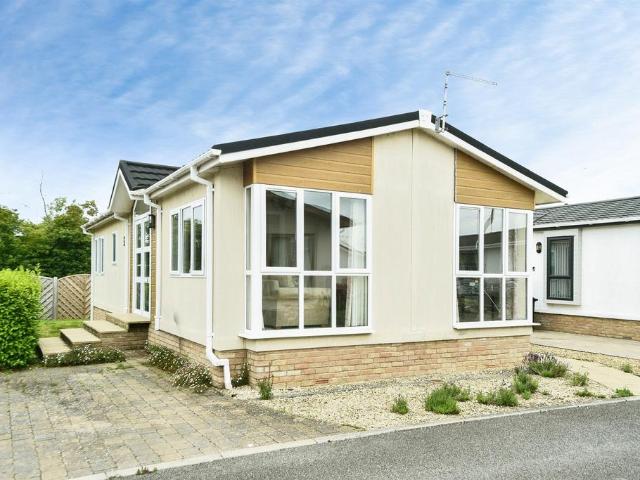 2 bedroom park home for sale