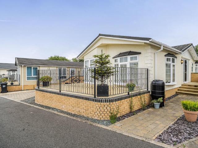 2 bedroom park home for sale