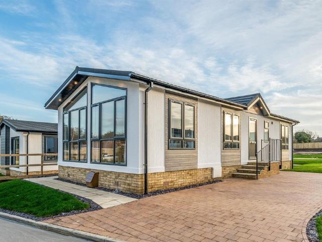 2 bedroom park home for sale
