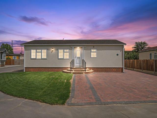 2 bedroom park home for sale