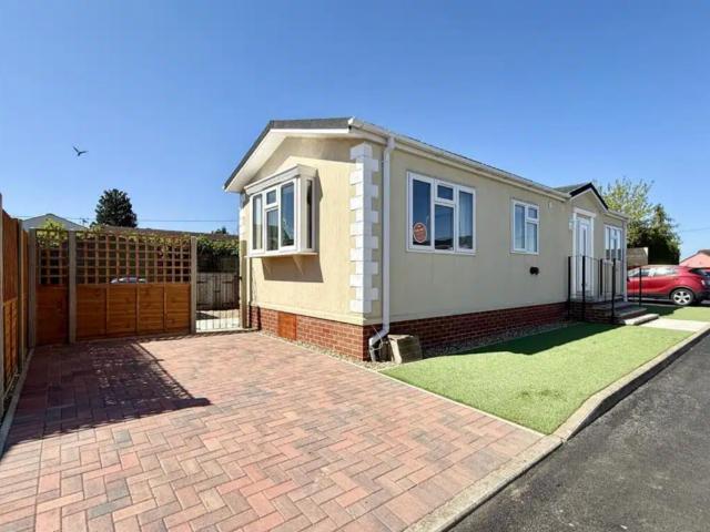 2 bedroom park home for sale