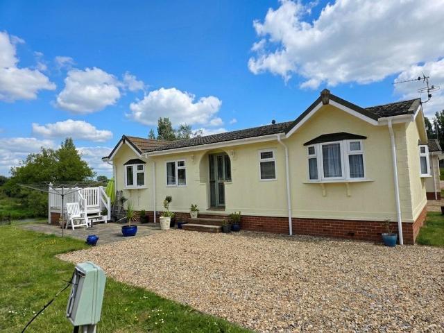 2 bedroom park home for sale