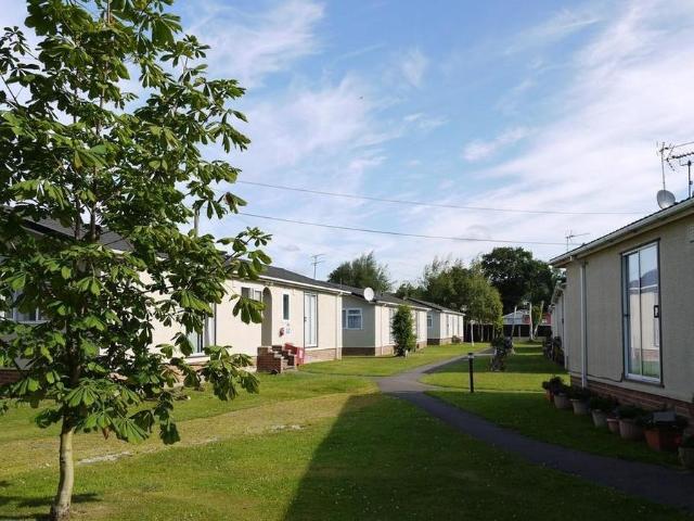 2 bedroom park home to rent