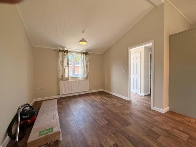 2 bedroom park home to rent