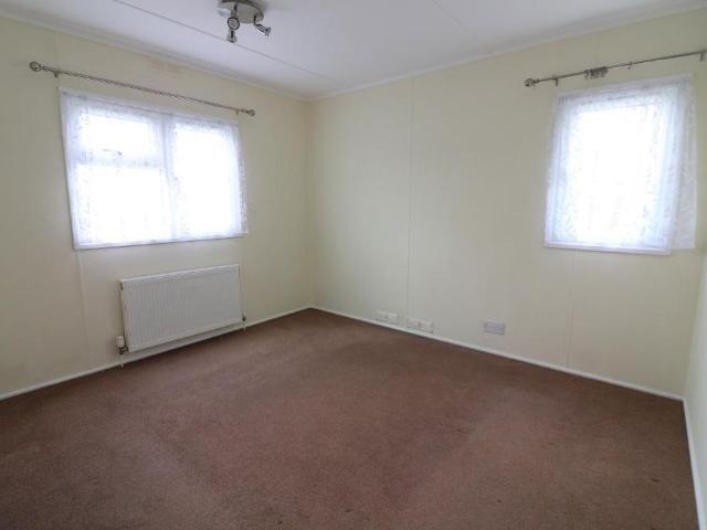 2 bedroom park home to rent