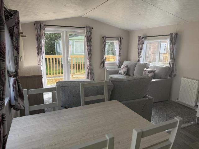 2 bedroom park home to rent