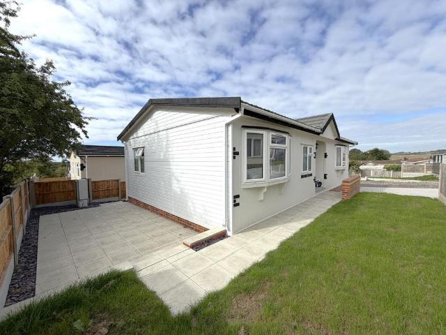 2 bedroom park home to rent
