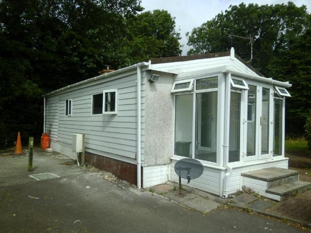 2 bedroom park home to rent