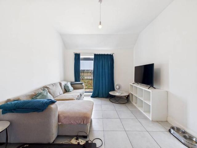 2 bedroom parking to rent