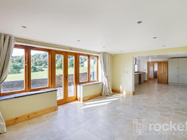 2 bedroom parking to rent