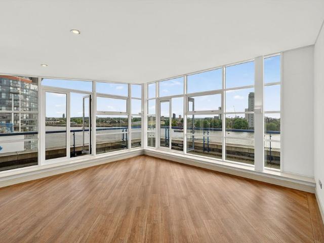 2 Bedroom Penthouse Apartment to let in Nova Building, E14