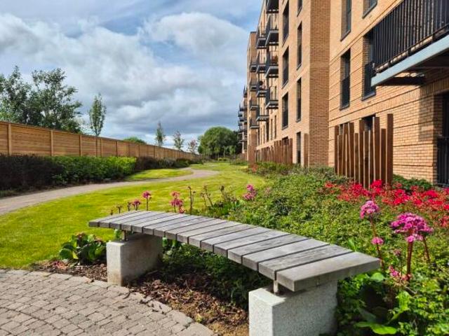 2 bedroom penthouse for rent in Minerva Square, Glasgow, G3