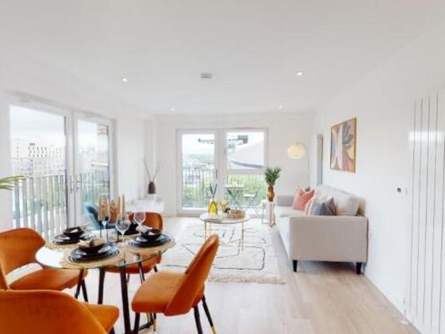 2 bedroom penthouse for rent in Minerva Square, Glasgow, G3