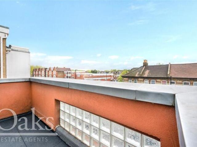 2 bedroom penthouse for rent in Norwood Road, London, SE27