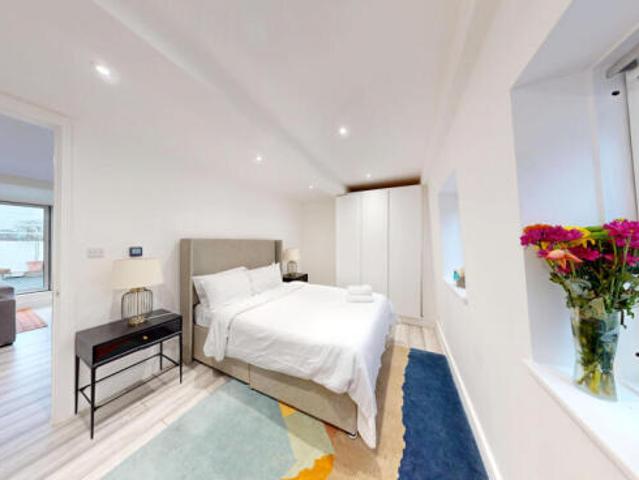 2 bedroom penthouse for rent in Abbey Road, London, NW6