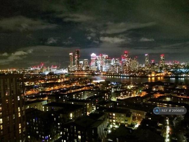 2 bedroom penthouse for rent in Bailey Street, London, SE8