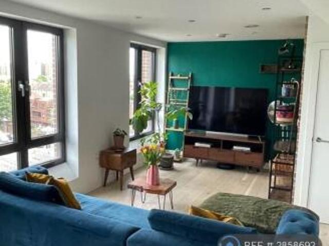 2 bedroom penthouse for rent in Bath Road, Slough, SL1