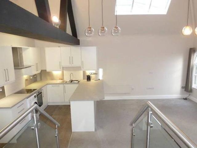 2 bedroom penthouse for rent in Bear Lane Farnham GU9
