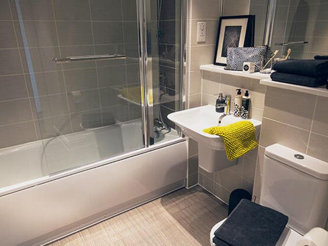 2 bedroom penthouse for rent in Blyth Road, Hayes, Middlesex, UB3
