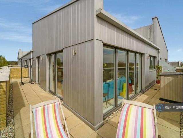 2 bedroom penthouse for rent in Boulogne House, Isleworth, TW7