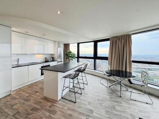 2 bedroom penthouse for rent in Bridgewater Place, Water Lane, LS11