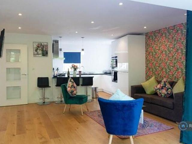 2 Bedroom Penthouse For Rent In Cambridge